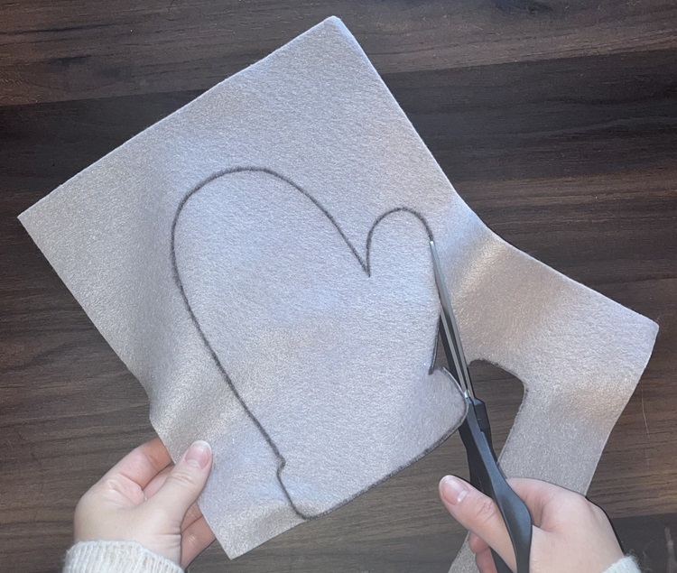 DIY Felt Mittens Craft for the Winter Season - Printable Templates - S ...